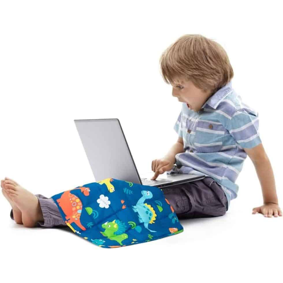 8 Ways to Help Your Child Sit Still to Eat! - Your Kid's Table